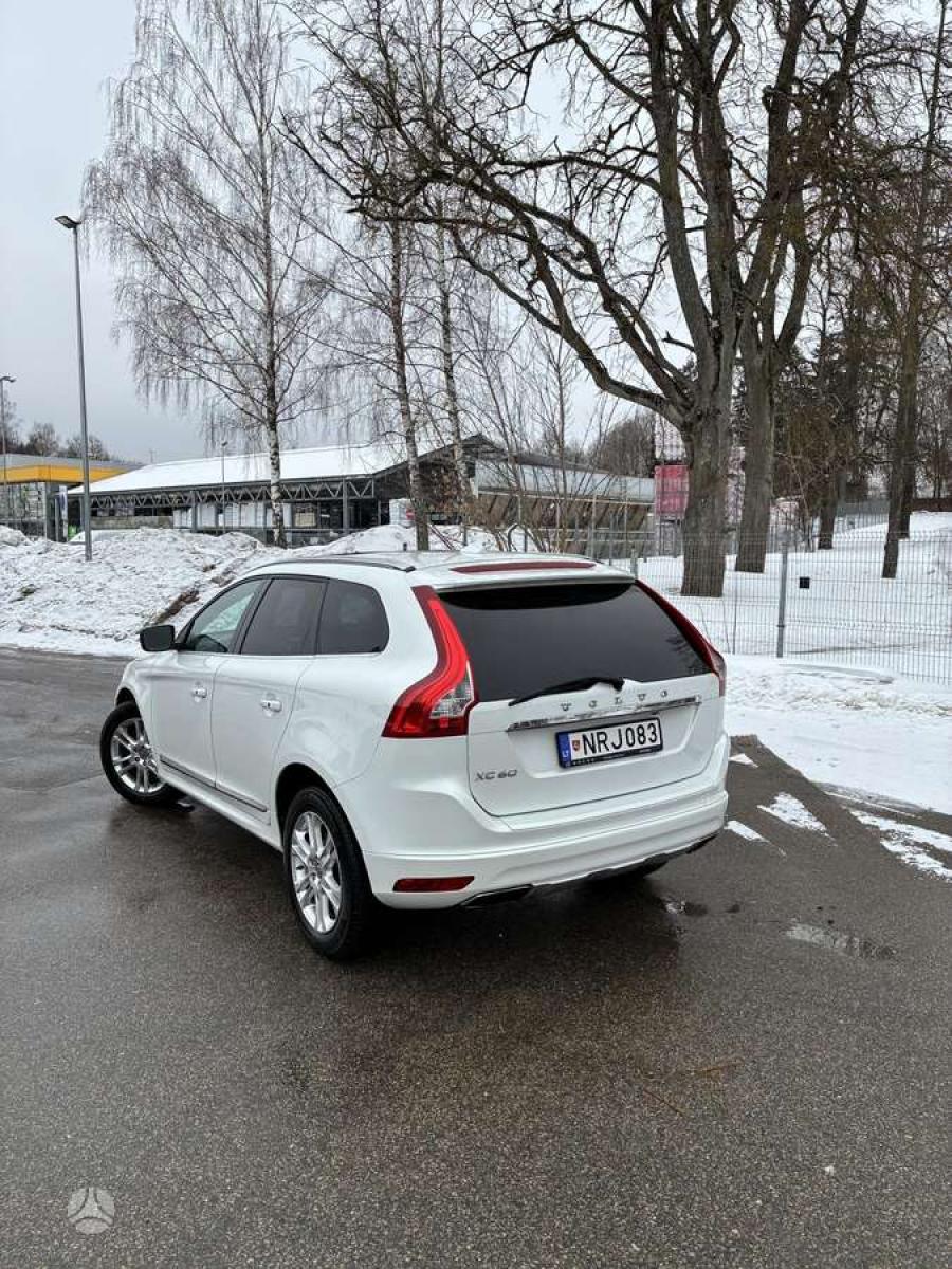 White Volvo XC60 2013 in Vilnius, with an engine capacity of 3.20 L and mileage of 181 thousand km for 11500 €, photo 3 on AUTOMOTO.COM.LV