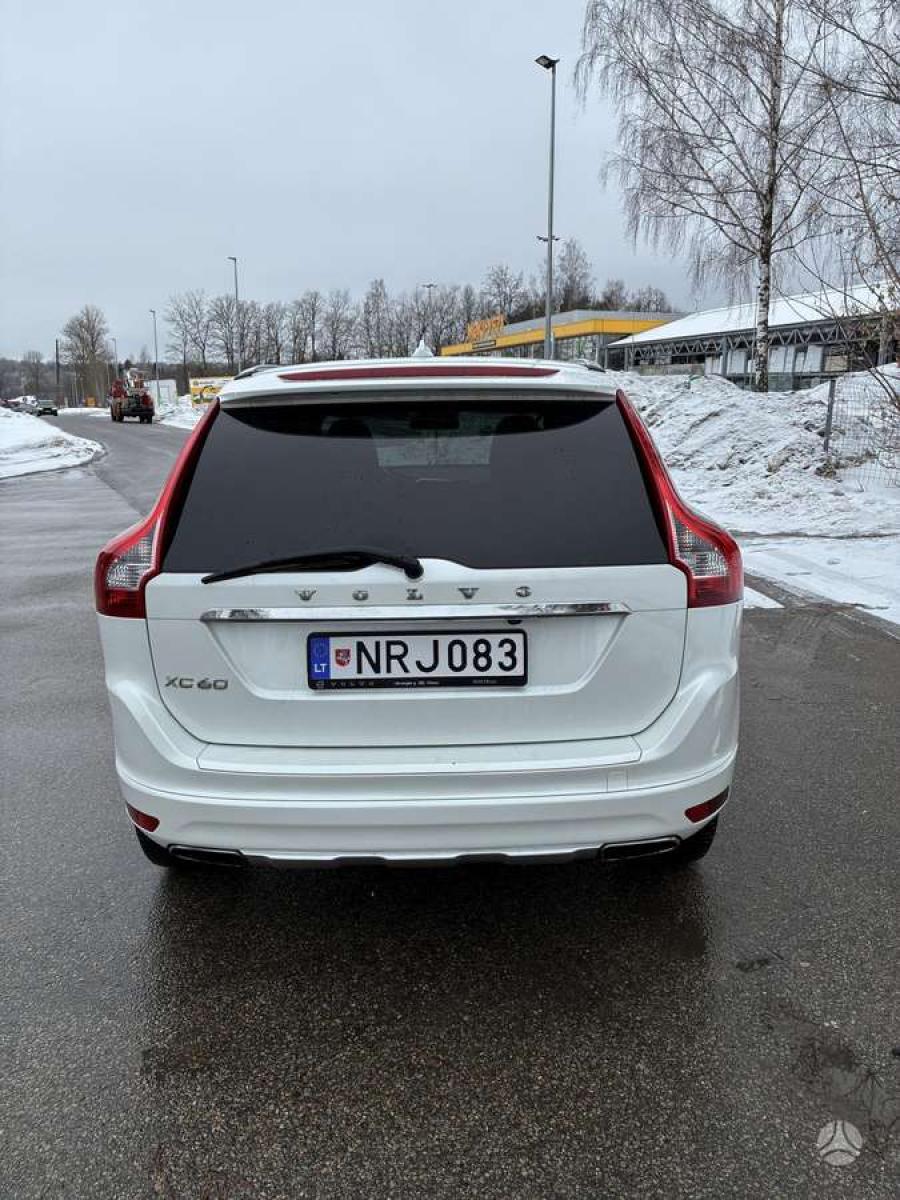White Volvo XC60 2013 in Vilnius, with an engine capacity of 3.20 L and mileage of 181 thousand km for 11500 €, photo 4 on AUTOMOTO.COM.LV