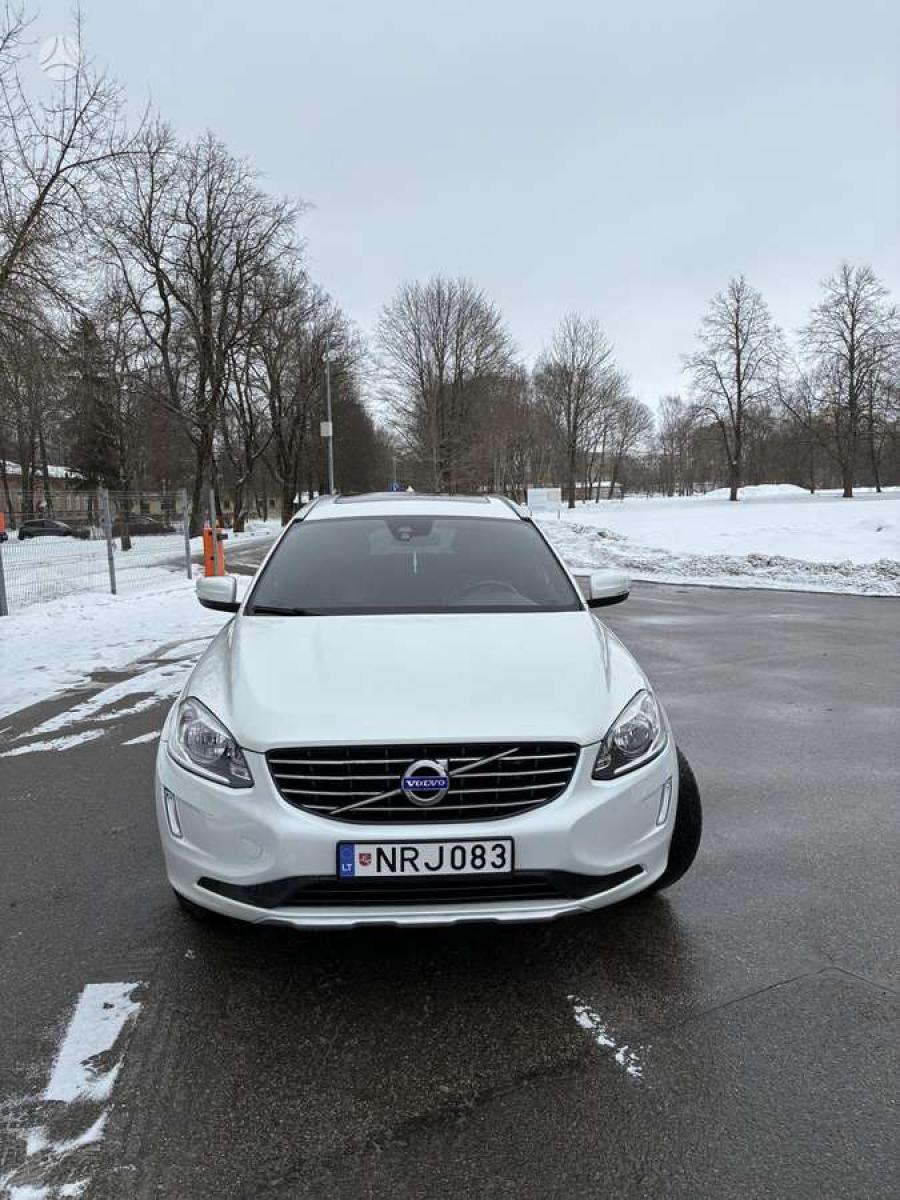 White Volvo XC60 2013 in Vilnius, with an engine capacity of 3.20 L and mileage of 181 thousand km for 11500 €, photo 8 on AUTOMOTO.COM.LV