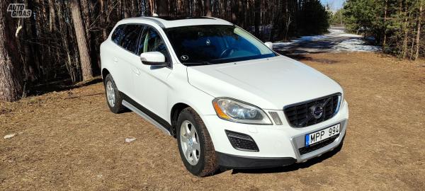 Balts Volvo XC60 2013 Viļņa, ar dzinēja tilpumu 2.40 L un nobraukumu 341 tūkst. km par 10200 €, foto 2 vietnē AUTOMOTO.COM.LV