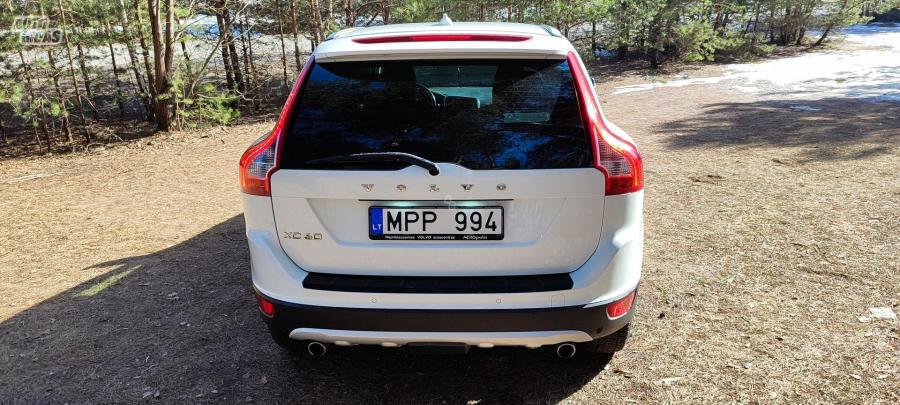 Balts Volvo XC60 2013 Viļņa, ar dzinēja tilpumu 2.40 L un nobraukumu 341 tūkst. km par 10200 €, foto 4 vietnē AUTOMOTO.COM.LV