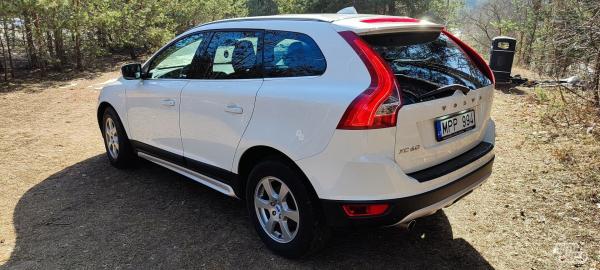 Balts Volvo XC60 2013 Viļņa, ar dzinēja tilpumu 2.40 L un nobraukumu 341 tūkst. km par 10200 €, foto 5 vietnē AUTOMOTO.COM.LV