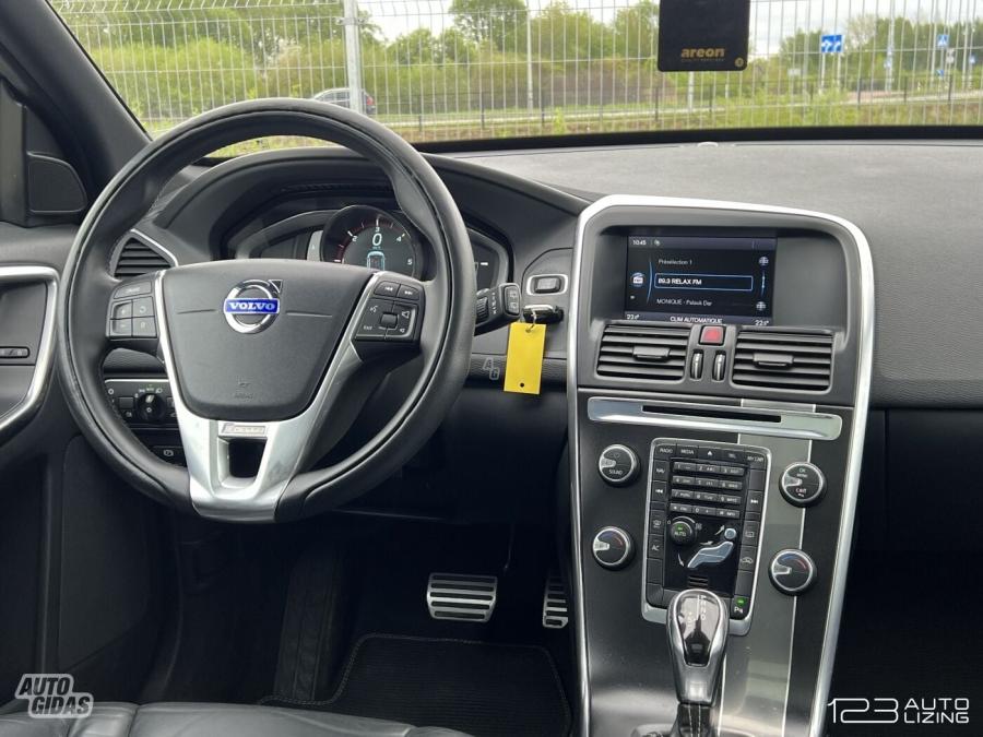 White Volvo XC60 2013 in Taurage, with an engine capacity of 2.00 L and mileage of 233 thousand km for 10700 €, photo 17 on AUTOMOTO.COM.LV