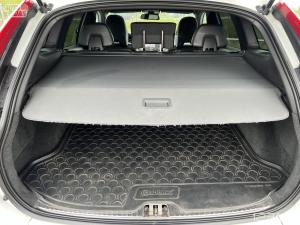 White Volvo XC60 2013 in Taurage, with an engine capacity of 2.00 L and mileage of 233 thousand km for 10700 €, photo 28 on AUTOMOTO.COM.LV