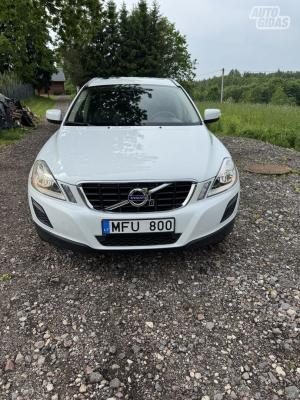Balts Volvo XC60 2013 Kauņa, ar dzinēja tilpumu 3.00 L un nobraukumu 305 tūkst. km par 6700 €, foto  vietnē AUTOMOTO.COM.LV