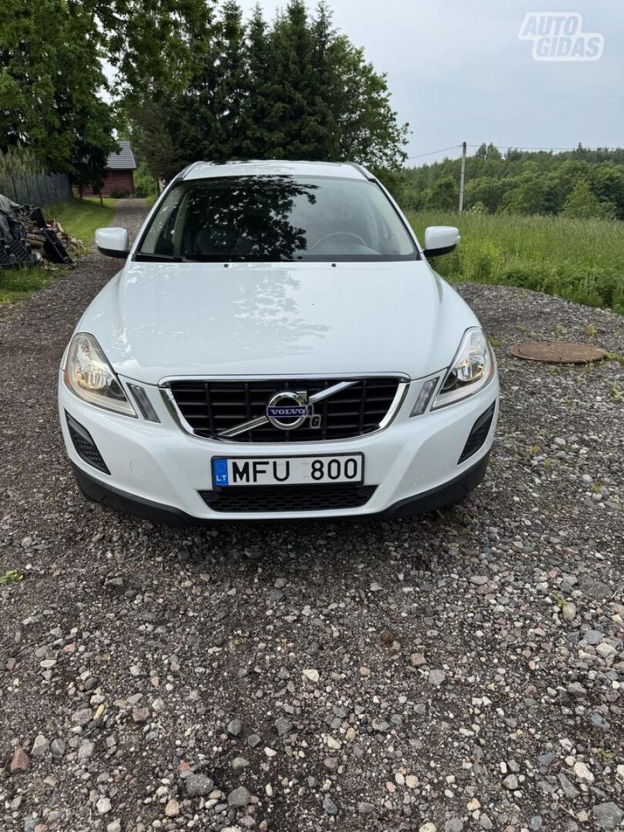 Balts Volvo XC60 2013 Kauņa, ar dzinēja tilpumu 3.00 L un nobraukumu 305 tūkst. km par 6700 €, foto 1 vietnē AUTOMOTO.COM.LV