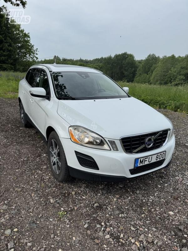 White Volvo XC60 2013 in Kaunas, with an engine capacity of 3.00 L and mileage of 305 thousand km for 6700 €, photo 7 on AUTOMOTO.COM.LV