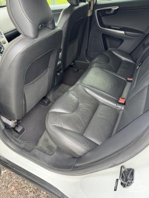 Balts Volvo XC60 2013 Kauņa, ar dzinēja tilpumu 3.00 L un nobraukumu 305 tūkst. km par 6700 €, foto 10 vietnē AUTOMOTO.COM.LV