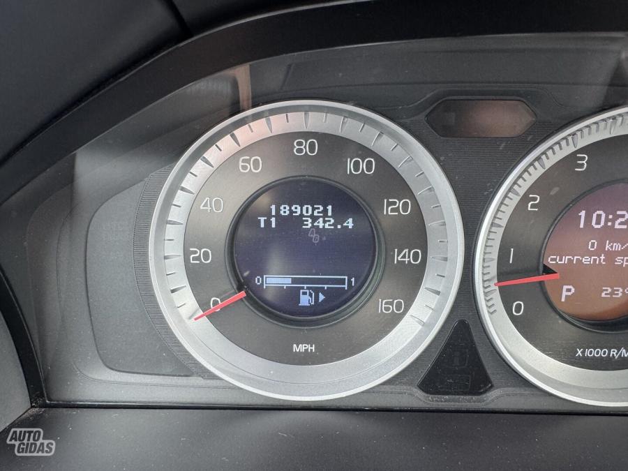 Balts Volvo XC60 2013 Kauņa, ar dzinēja tilpumu 3.00 L un nobraukumu 305 tūkst. km par 6700 €, foto 12 vietnē AUTOMOTO.COM.LV
