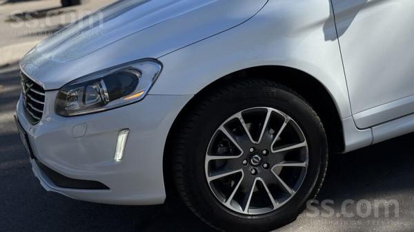 White Volvo XC60 2013 in Jurmala, with an engine capacity of 2.40 L and mileage of 0 thousand km for 10950 €, photo 9 on AUTOMOTO.COM.LV