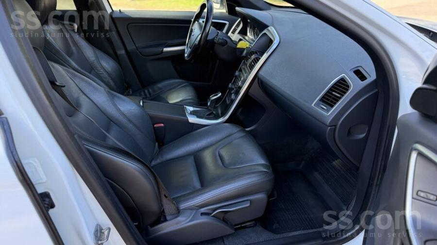 Balts Volvo XC60 2013 Jūrmala, ar dzinēja tilpumu 2.40 L un nobraukumu 0 tūkst. km par 10950 €, foto 17 vietnē AUTOMOTO.COM.LV