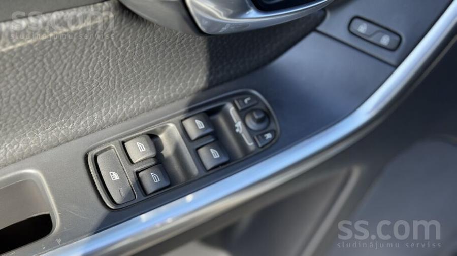 Balts Volvo XC60 2013 Jūrmala, ar dzinēja tilpumu 2.40 L un nobraukumu 0 tūkst. km par 10950 €, foto 26 vietnē AUTOMOTO.COM.LV