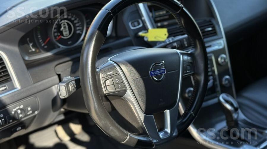 Balts Volvo XC60 2013 Jūrmala, ar dzinēja tilpumu 2.40 L un nobraukumu 0 tūkst. km par 10950 €, foto 28 vietnē AUTOMOTO.COM.LV