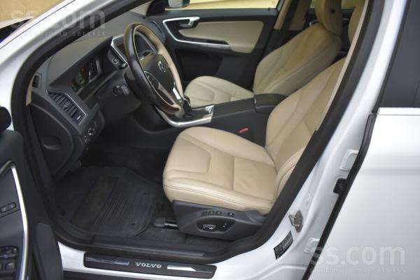 White Volvo XC60 2013 in Talsi, with an engine capacity of 2.40 L and mileage of 241 thousand km for 9500 €, photo 6 on AUTOMOTO.COM.LV