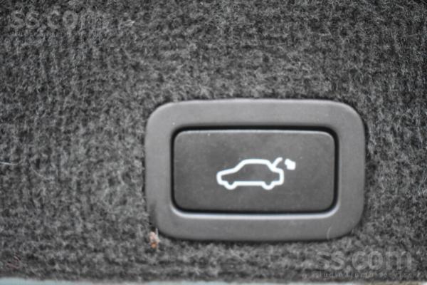 White Volvo XC60 2013 in Talsi, with an engine capacity of 2.40 L and mileage of 241 thousand km for 9500 €, photo 10 on AUTOMOTO.COM.LV