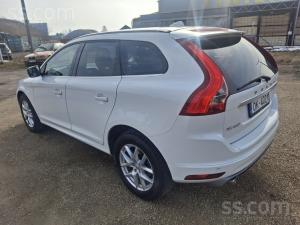 White Volvo XC60 2013 in Riga, with an engine capacity of 2.00 L and mileage of 256 thousand km for 10650 €, photo 4 on AUTOMOTO.COM.LV