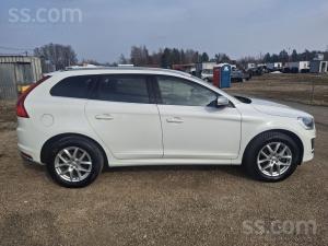White Volvo XC60 2013 in Riga, with an engine capacity of 2.00 L and mileage of 256 thousand km for 10650 €, photo 7 on AUTOMOTO.COM.LV