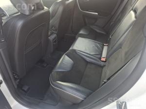 White Volvo XC60 2013 in Riga, with an engine capacity of 2.00 L and mileage of 256 thousand km for 10650 €, photo 12 on AUTOMOTO.COM.LV