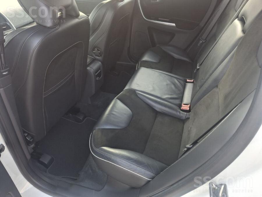 White Volvo XC60 2013 in Riga, with an engine capacity of 2.00 L and mileage of 256 thousand km for 10650 €, photo 12 on AUTOMOTO.COM.LV