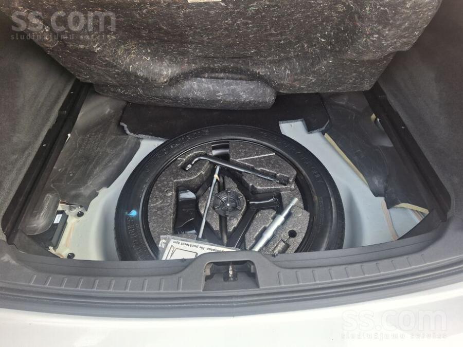 White Volvo XC60 2013 in Riga, with an engine capacity of 2.00 L and mileage of 256 thousand km for 10650 €, photo 14 on AUTOMOTO.COM.LV