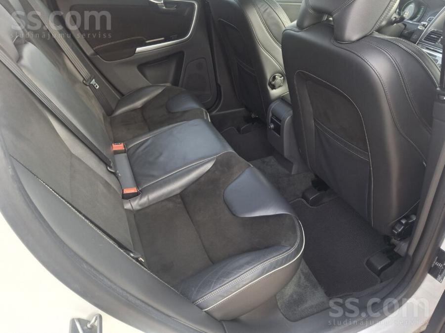 White Volvo XC60 2013 in Riga, with an engine capacity of 2.00 L and mileage of 256 thousand km for 10650 €, photo 15 on AUTOMOTO.COM.LV