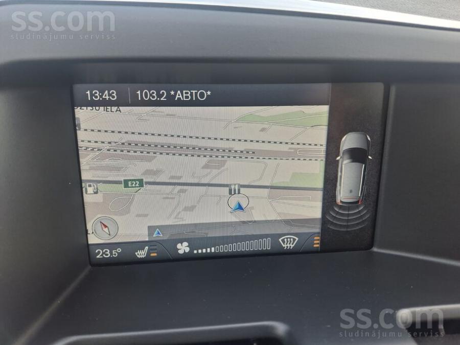 White Volvo XC60 2013 in Riga, with an engine capacity of 2.00 L and mileage of 256 thousand km for 10650 €, photo 18 on AUTOMOTO.COM.LV