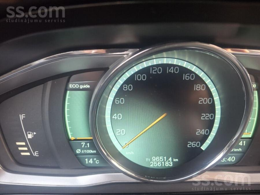 White Volvo XC60 2013 in Riga, with an engine capacity of 2.00 L and mileage of 256 thousand km for 10650 €, photo 20 on AUTOMOTO.COM.LV