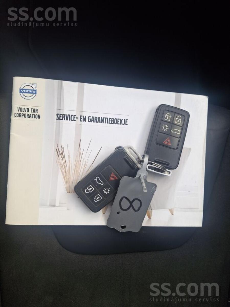 White Volvo XC60 2013 in Riga, with an engine capacity of 2.00 L and mileage of 256 thousand km for 10650 €, photo 24 on AUTOMOTO.COM.LV