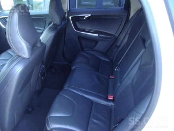 Balts Volvo XC60 2013 Rīga, ar dzinēja tilpumu 2.40 L un nobraukumu 182 tūkst. km par 13800 €, foto 5 vietnē AUTOMOTO.COM.LV