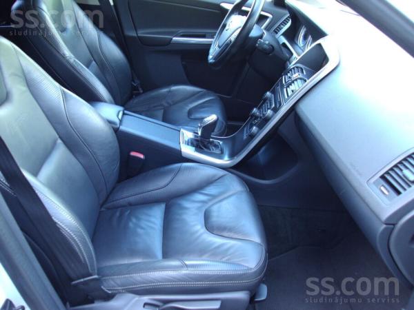 Balts Volvo XC60 2013 Rīga, ar dzinēja tilpumu 2.40 L un nobraukumu 182 tūkst. km par 13800 €, foto 7 vietnē AUTOMOTO.COM.LV