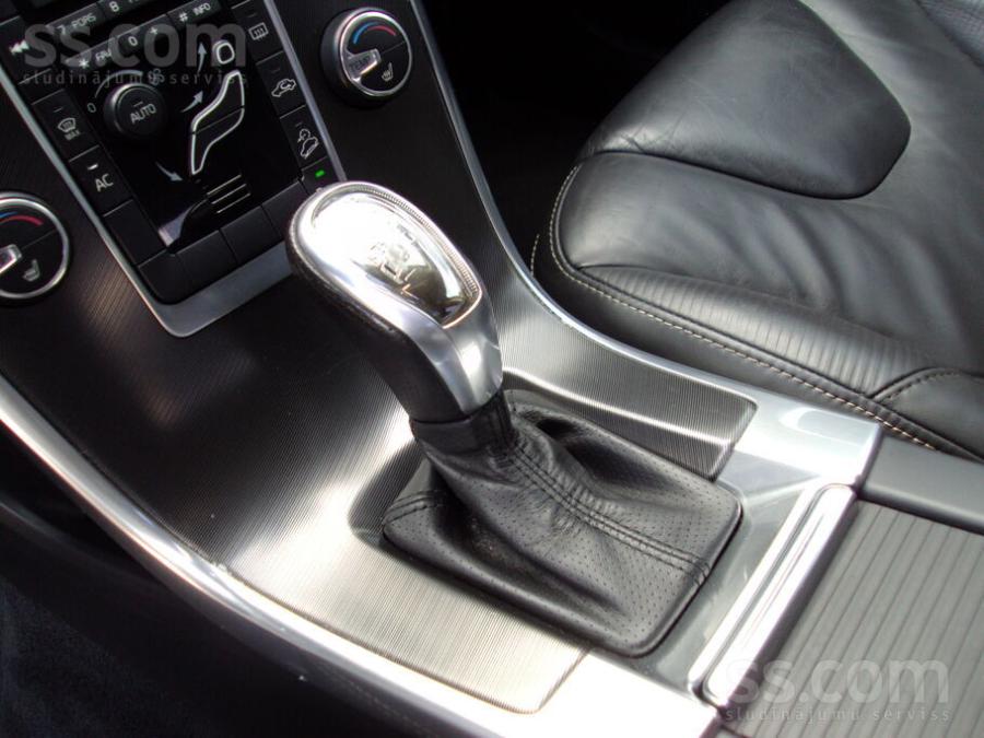 Balts Volvo XC60 2013 Rīga, ar dzinēja tilpumu 2.40 L un nobraukumu 182 tūkst. km par 13800 €, foto 12 vietnē AUTOMOTO.COM.LV