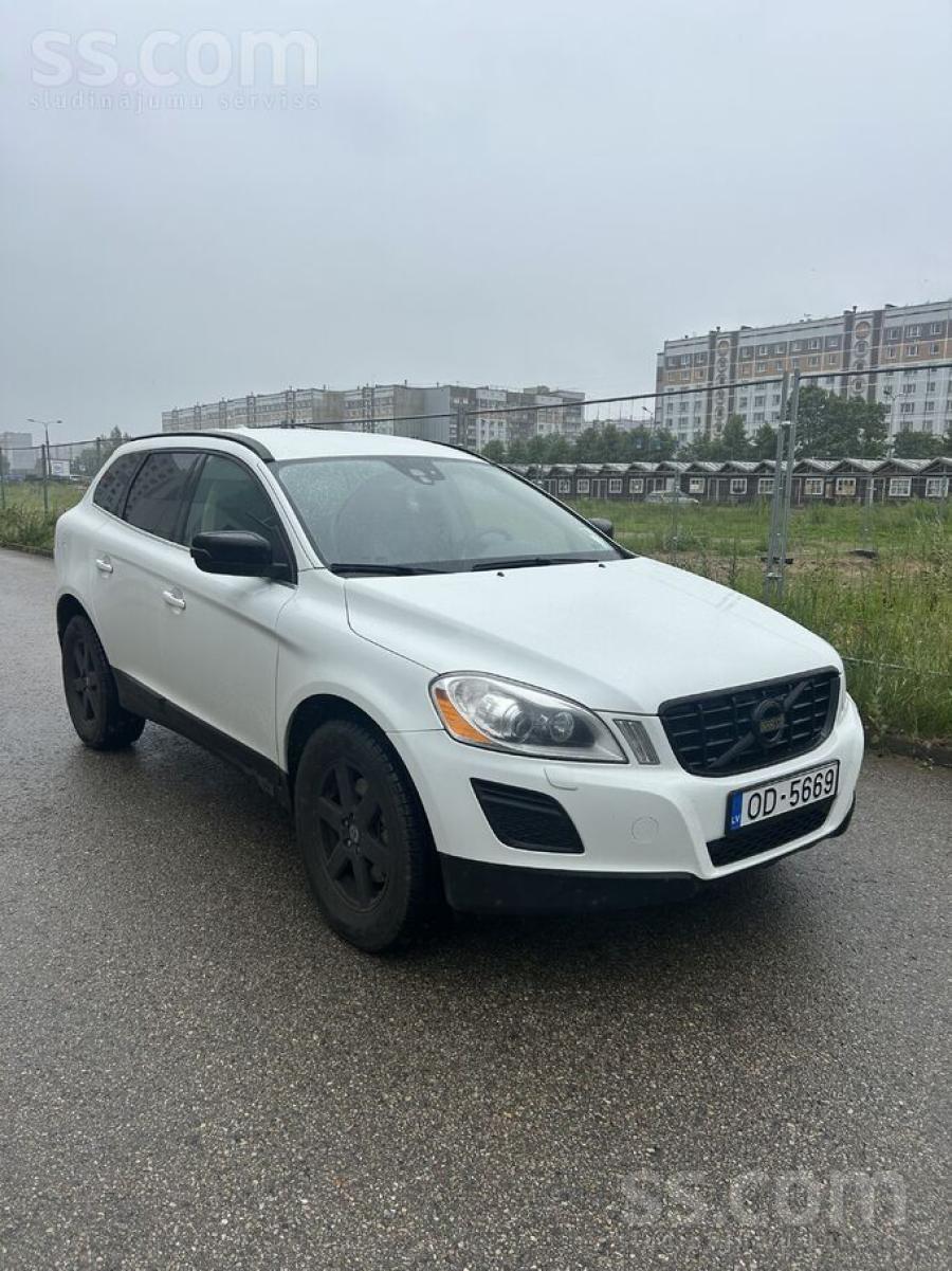 Balts Volvo XC60 2013 Rīga, ar dzinēja tilpumu 2.40 L un nobraukumu 0 tūkst. km par 9000 €, foto 1 vietnē AUTOMOTO.COM.LV