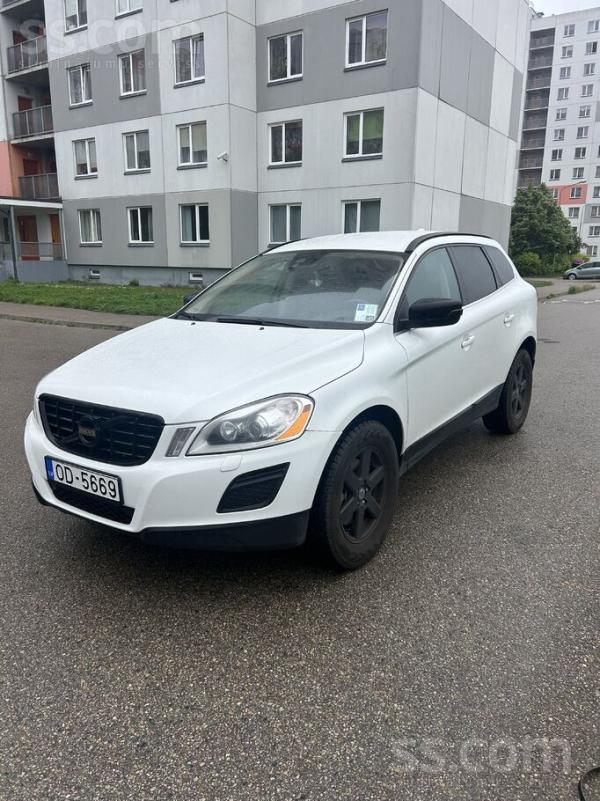 Balts Volvo XC60 2013 Rīga, ar dzinēja tilpumu 2.40 L un nobraukumu 0 tūkst. km par 9000 €, foto 2 vietnē AUTOMOTO.COM.LV
