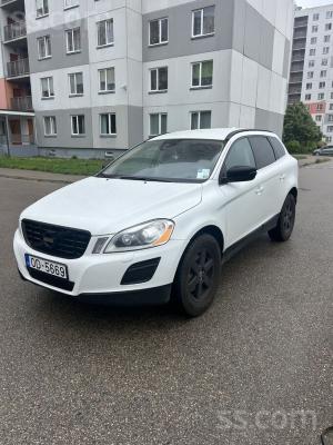 Balts Volvo XC60 2013 Rīga, ar dzinēja tilpumu 2.40 L un nobraukumu 0 tūkst. km par 9000 €, foto 3 vietnē AUTOMOTO.COM.LV