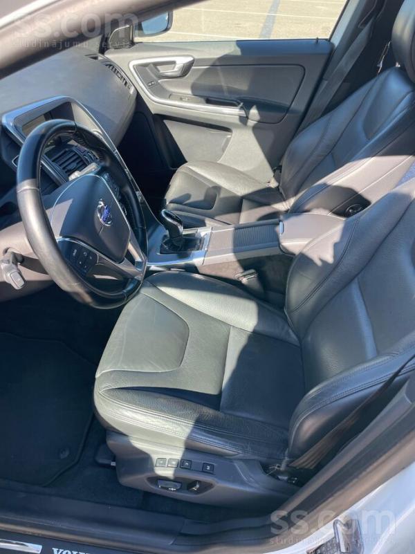 Balts Volvo XC60 2013 Daugavpils, ar dzinēja tilpumu 2.40 L un nobraukumu 280 tūkst. km par 14700 €, foto 6 vietnē AUTOMOTO.COM.LV