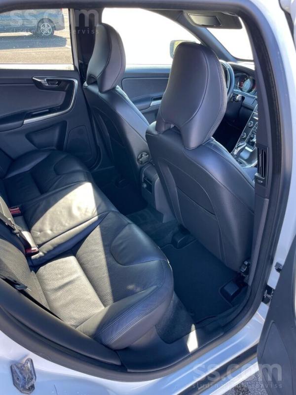 Balts Volvo XC60 2013 Daugavpils, ar dzinēja tilpumu 2.40 L un nobraukumu 280 tūkst. km par 14700 €, foto 9 vietnē AUTOMOTO.COM.LV