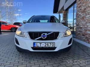 White Volvo XC60 2013 in Talsi, with an engine capacity of 2.40 L and mileage of 0 thousand km for 8470 €, photo 4 on AUTOMOTO.COM.LV