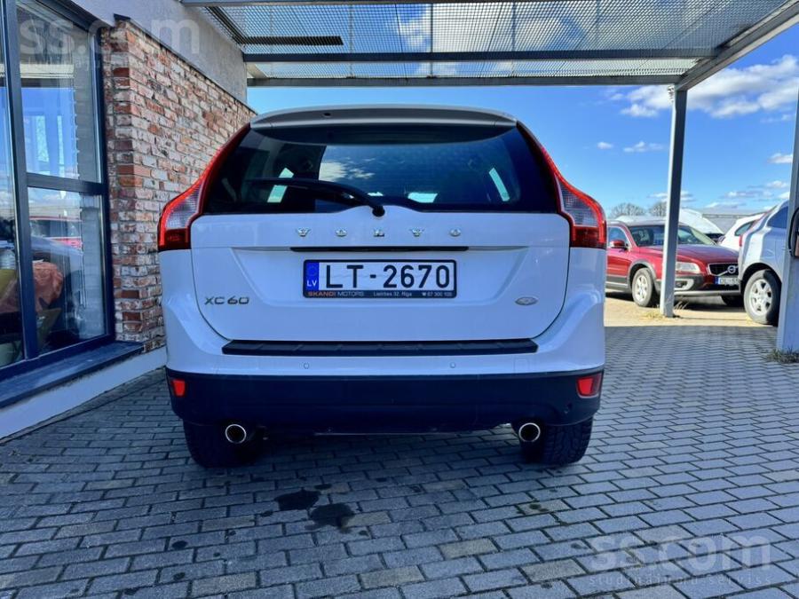 White Volvo XC60 2013 in Talsi, with an engine capacity of 2.40 L and mileage of 0 thousand km for 8470 €, photo 7 on AUTOMOTO.COM.LV