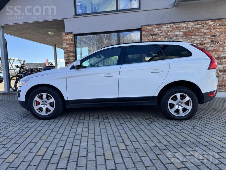 White Volvo XC60 2013 in Talsi, with an engine capacity of 2.40 L and mileage of 0 thousand km for 8470 €, photo 8 on AUTOMOTO.COM.LV