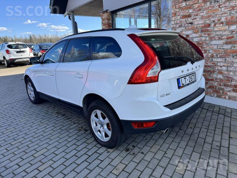 White Volvo XC60 2013 in Talsi, with an engine capacity of 2.40 L and mileage of 0 thousand km for 8470 €, photo 9 on AUTOMOTO.COM.LV