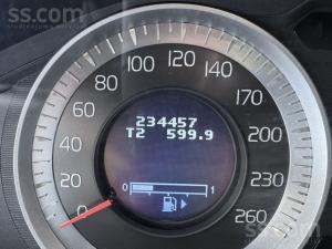 White Volvo XC60 2013 in Talsi, with an engine capacity of 2.40 L and mileage of 0 thousand km for 8470 €, photo 10 on AUTOMOTO.COM.LV