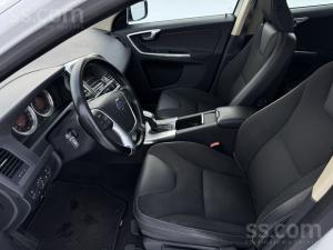 White Volvo XC60 2013 in Talsi, with an engine capacity of 2.40 L and mileage of 0 thousand km for 8470 €, photo 11 on AUTOMOTO.COM.LV