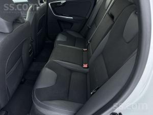 White Volvo XC60 2013 in Talsi, with an engine capacity of 2.40 L and mileage of 0 thousand km for 8470 €, photo 12 on AUTOMOTO.COM.LV