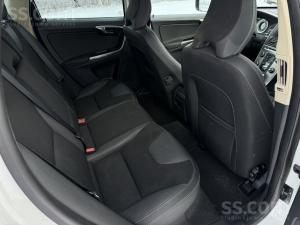White Volvo XC60 2013 in Talsi, with an engine capacity of 2.40 L and mileage of 0 thousand km for 8470 €, photo 15 on AUTOMOTO.COM.LV
