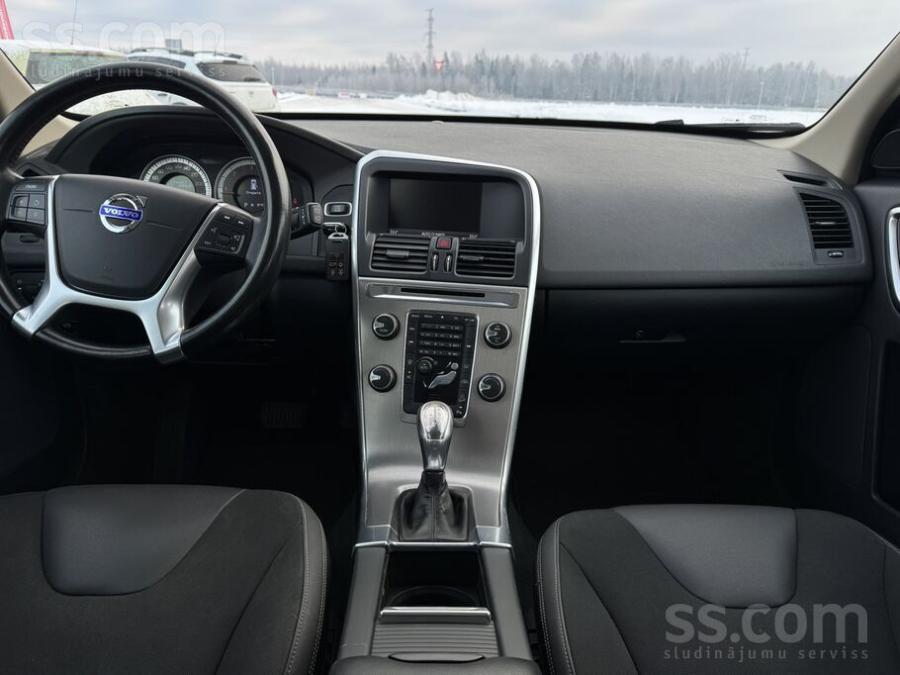 White Volvo XC60 2013 in Talsi, with an engine capacity of 2.40 L and mileage of 0 thousand km for 8470 €, photo 16 on AUTOMOTO.COM.LV