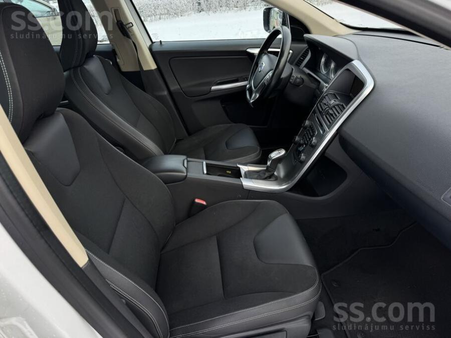 White Volvo XC60 2013 in Talsi, with an engine capacity of 2.40 L and mileage of 0 thousand km for 8470 €, photo 17 on AUTOMOTO.COM.LV