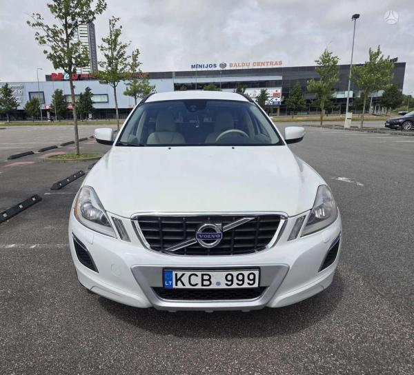 Balts Volvo XC60 2013 Klaipėda, ar dzinēja tilpumu 3.19 L un nobraukumu 200 tūkst. km par 12000 €, foto 1 vietnē AUTOMOTO.COM.LV