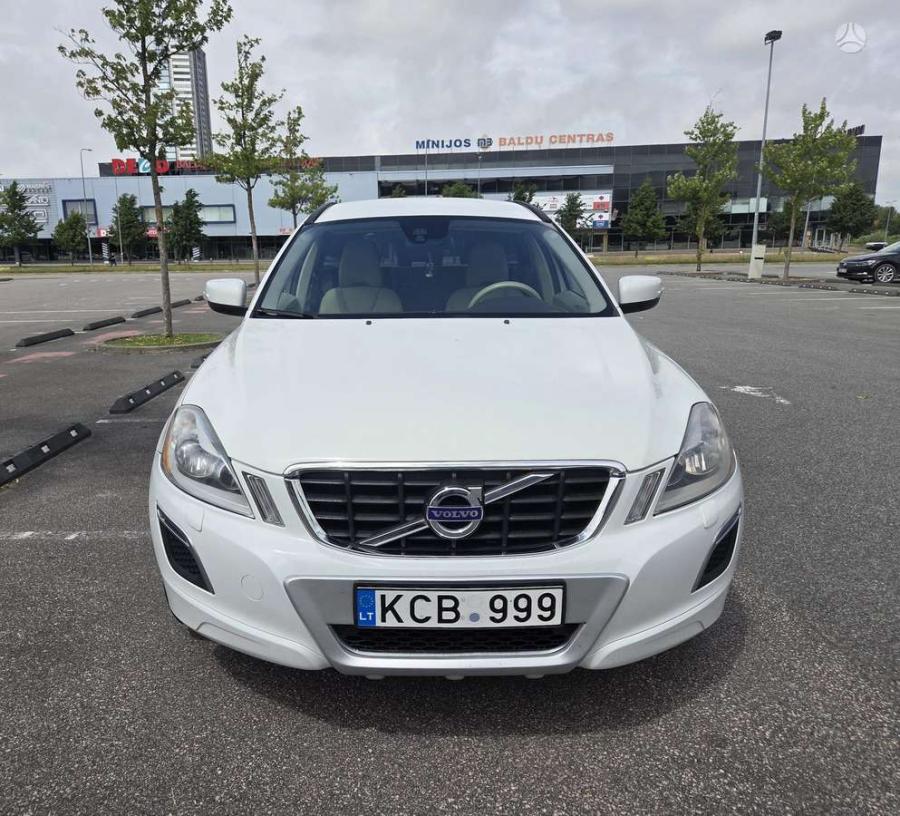 White Volvo XC60 2013 in Klaipeda, with an engine capacity of 3.19 L and mileage of 200 thousand km for 12000 €, photo 1 on AUTOMOTO.COM.LV