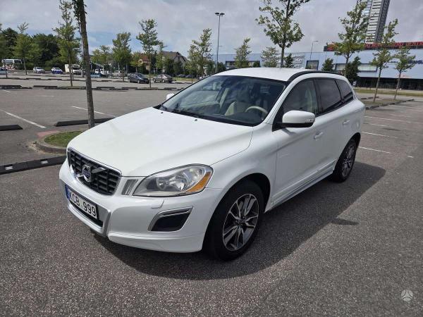 Balts Volvo XC60 2013 Klaipėda, ar dzinēja tilpumu 3.19 L un nobraukumu 200 tūkst. km par 12000 €, foto 2 vietnē AUTOMOTO.COM.LV