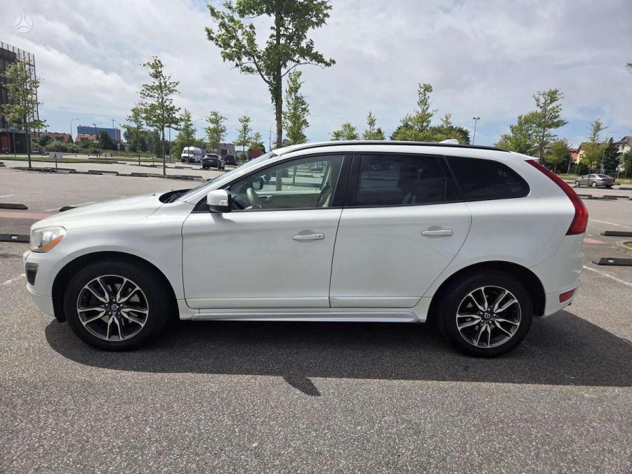 White Volvo XC60 2013 in Klaipeda, with an engine capacity of 3.19 L and mileage of 200 thousand km for 12000 €, photo 5 on AUTOMOTO.COM.LV
